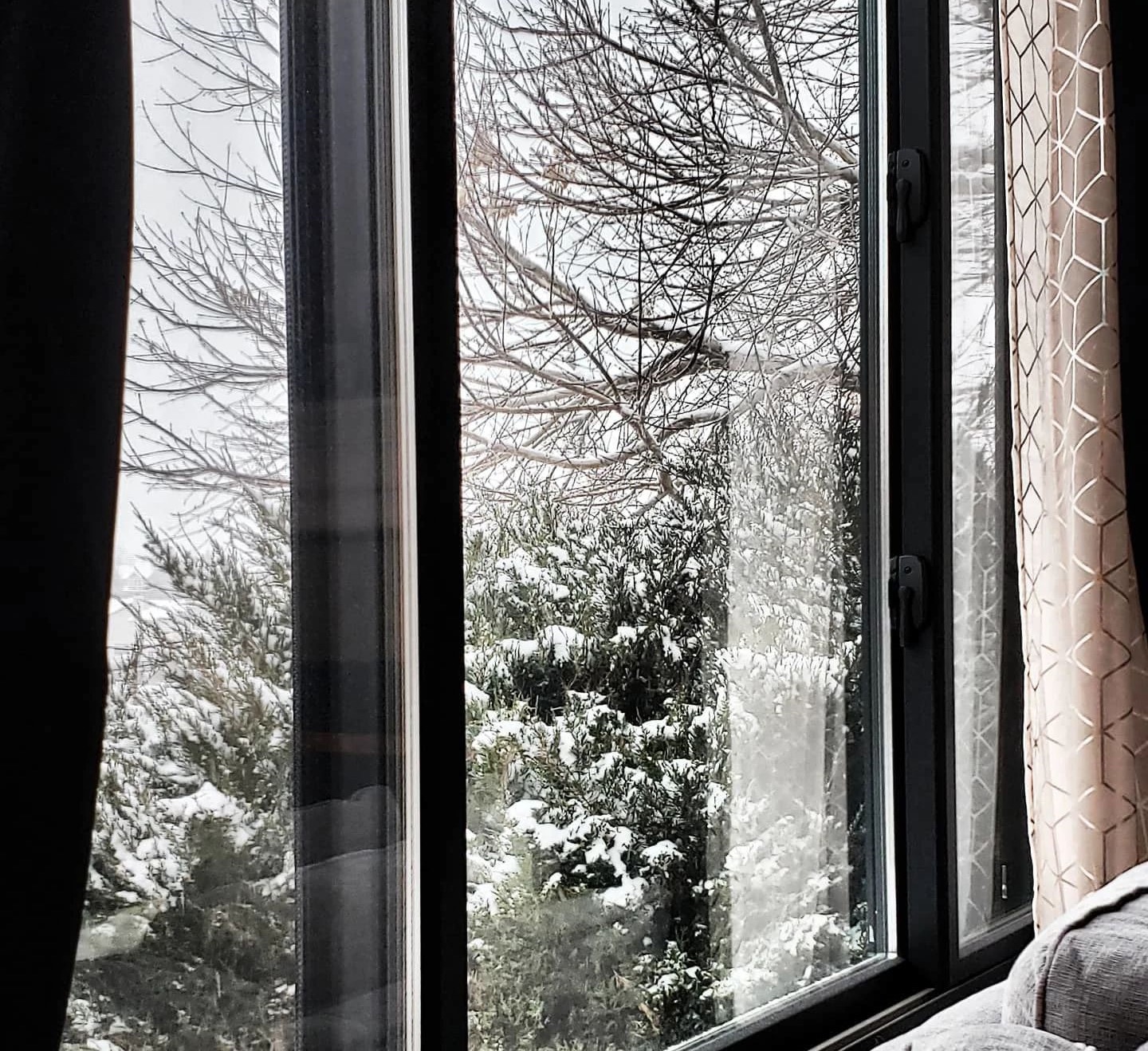 7 Easy Ways to Maintain Windows and Doors in Winter - Renewal by ...